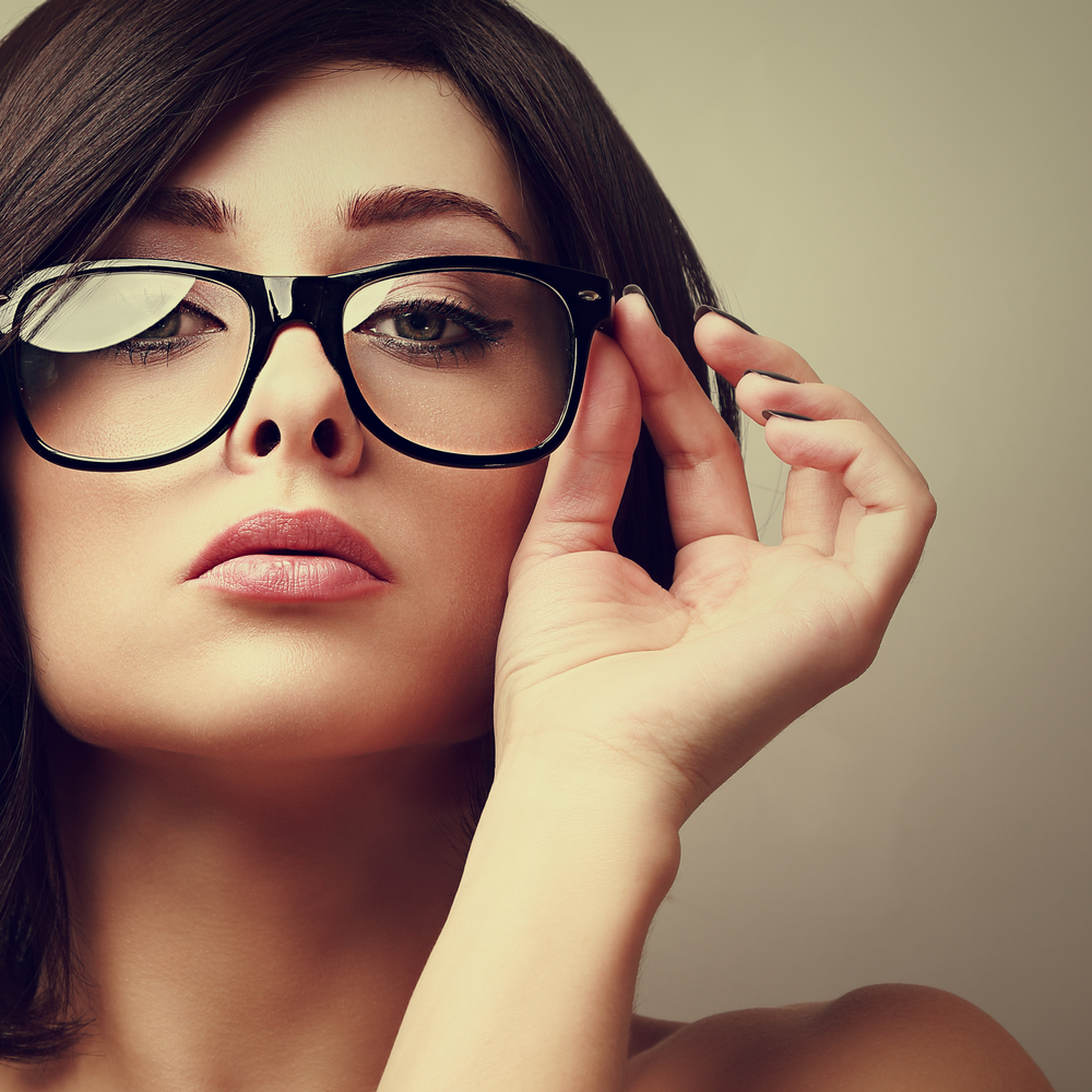 4 reguli de machiaj dacă porți ochelari | avantaje.ro