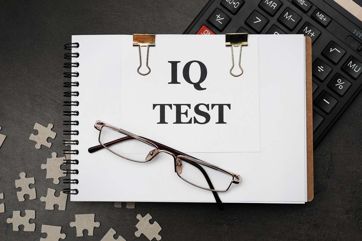 Test de atenție pentru toate vârstele: de câte ori e pasată mingea?