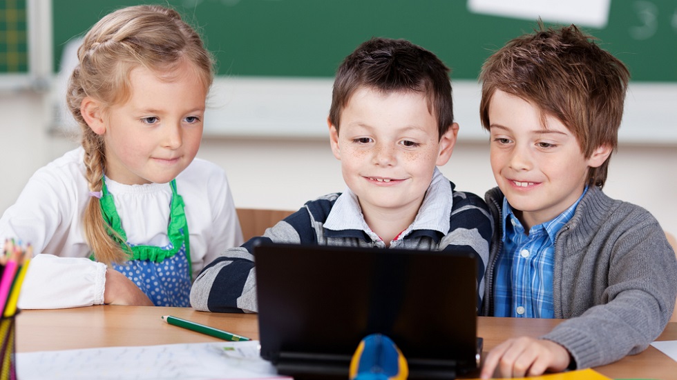 Şcoala ideală - Învăţământul pe calculator