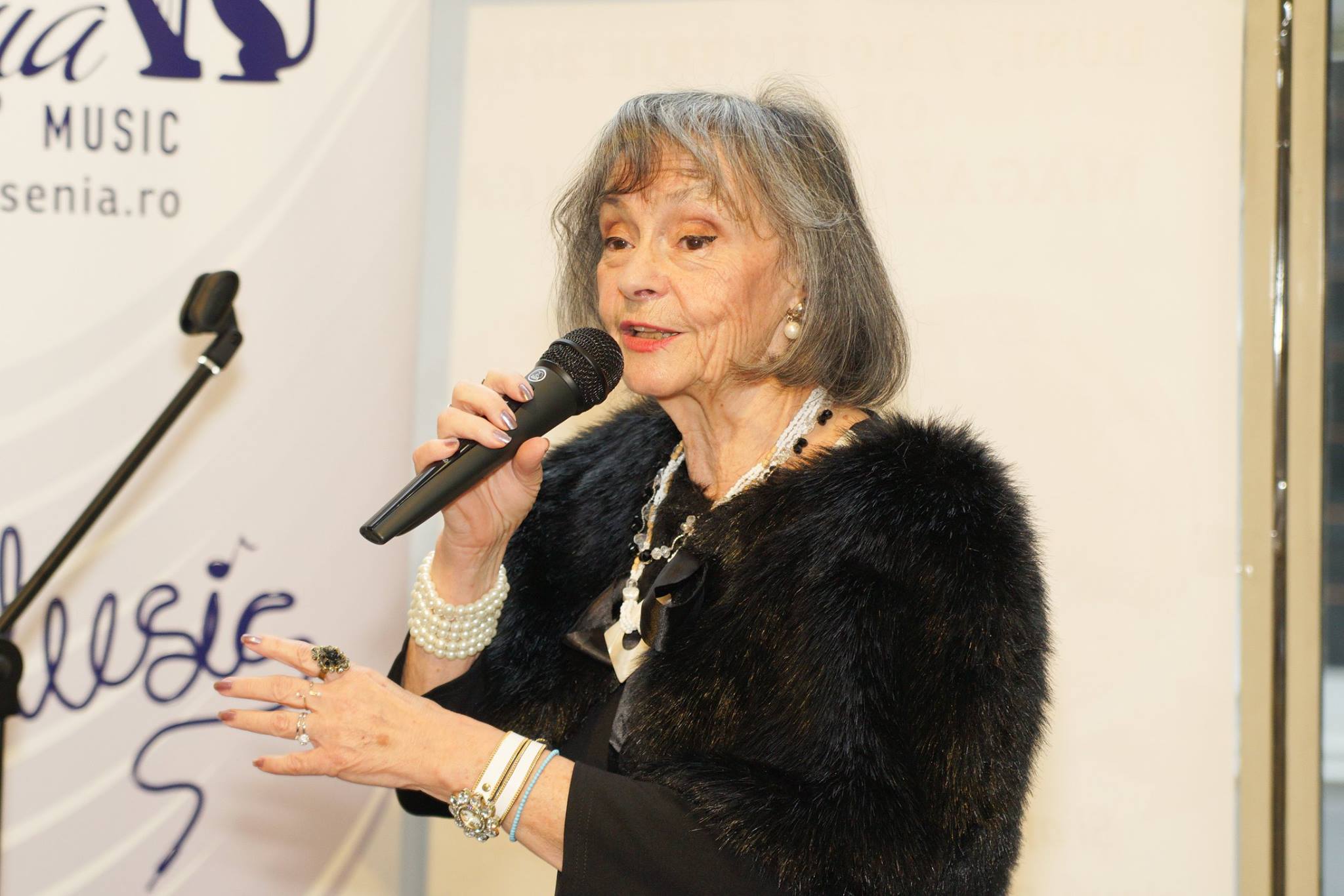 Marina Voica, o frumusețe răpitoare în tinerețe și o voce de aur! Cum ...