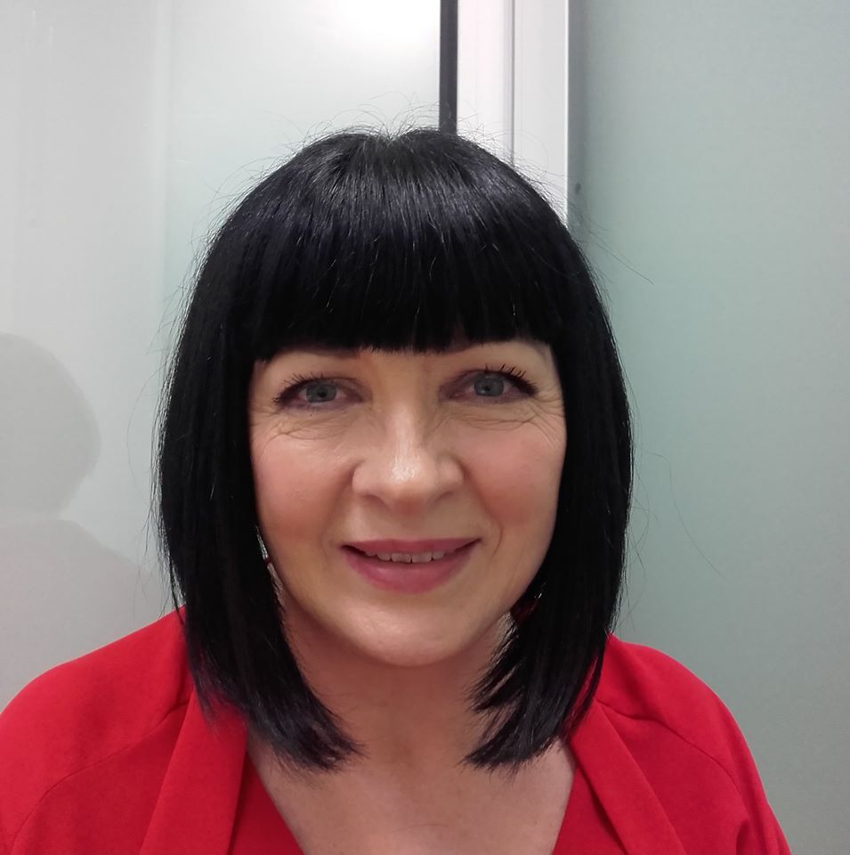 Are aceeaşi coafură de peste 20 de ani! De ce nu și-a schimbat Neti ...