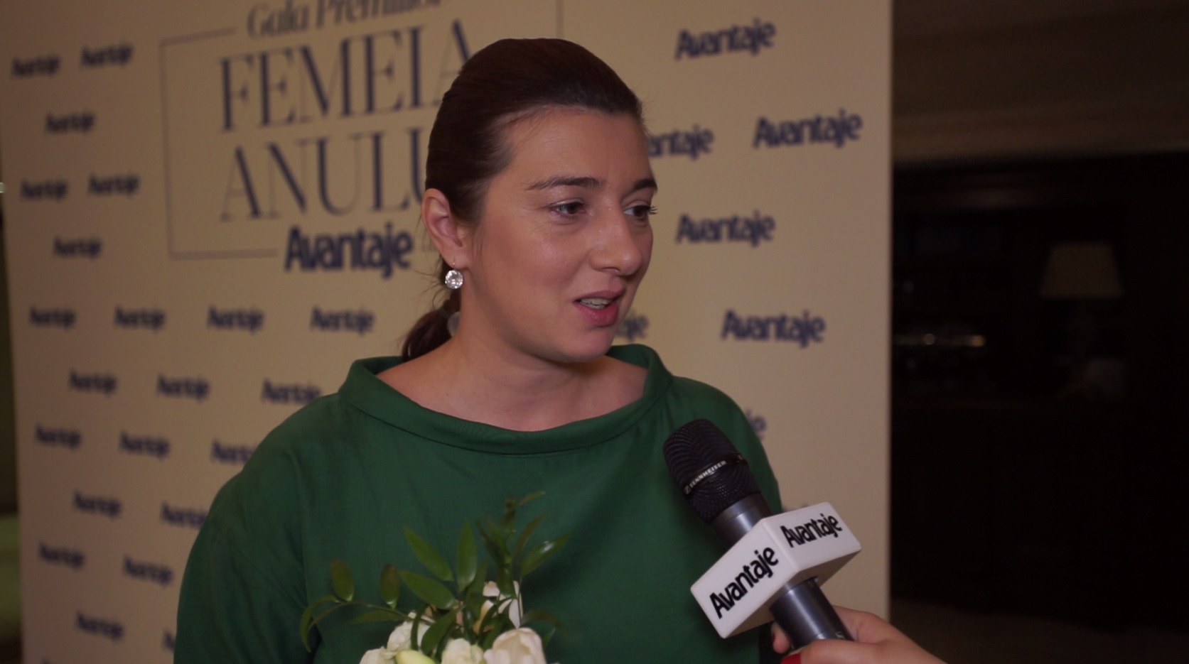 Atena Boca a lansat „Totul începe cu o mamă”, o carte-adevăr despre lumea nevăzută a mamelor