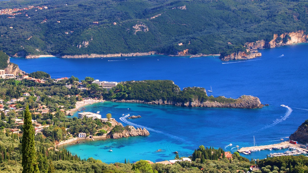 (P) Vacanţa de Paşte, în cea mai verde insulă din Marea Ionică ...