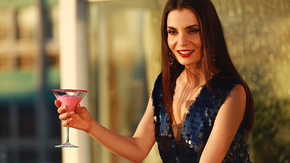 Povești de succes: Laura Călin, fondatoarea V for Vintage, târg de ...