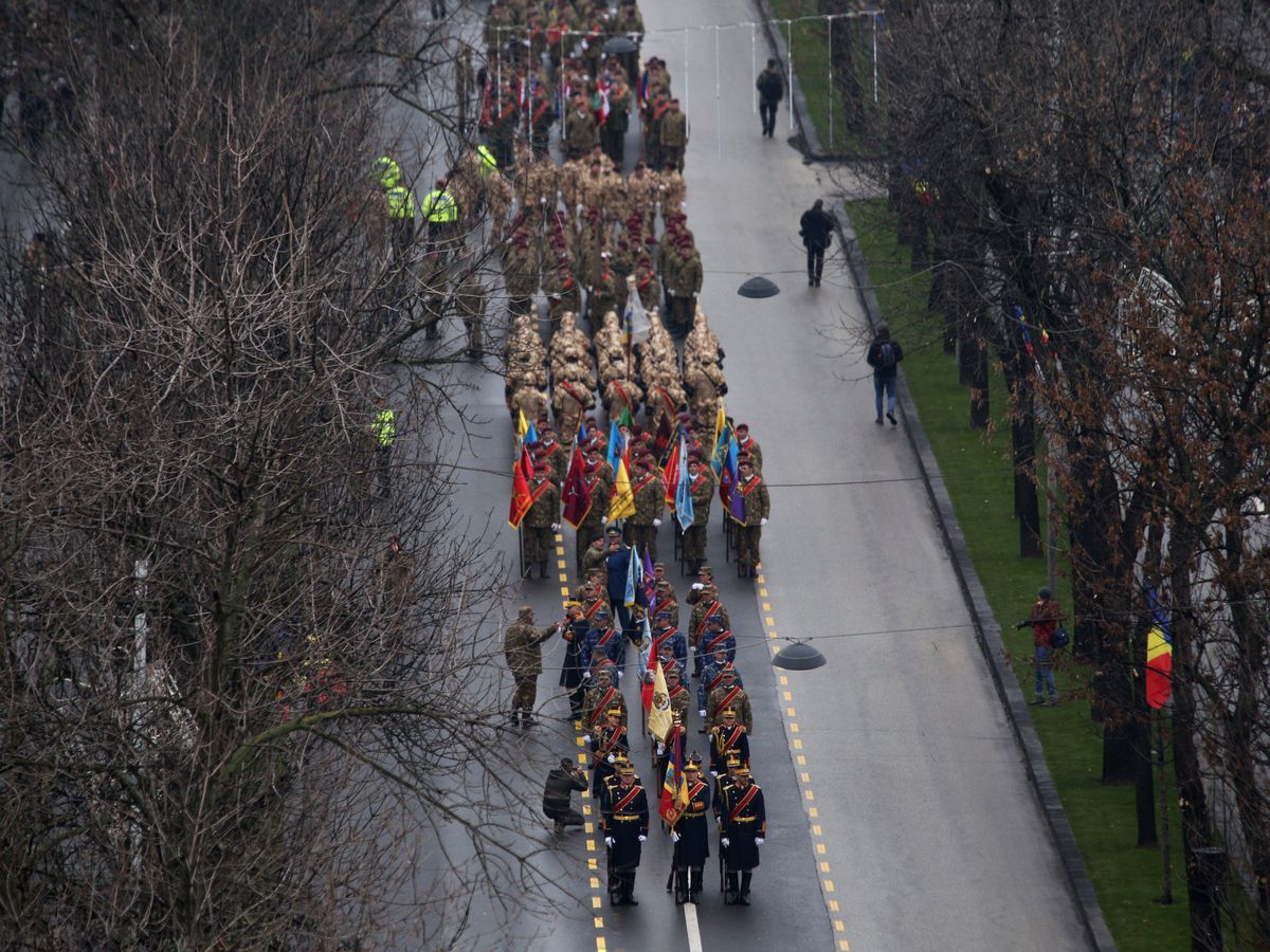 LA MULȚI ANI, ROMÂNIA! Imagini spectaculoase de la parada militară de 1 ...