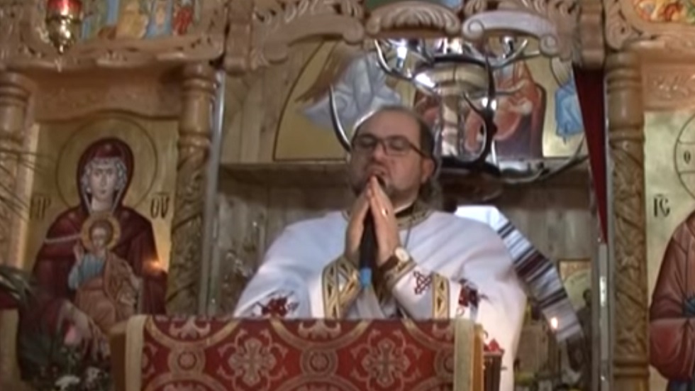 Povestea impresionantă a preotului care se împrumută la bancă pentru a ...