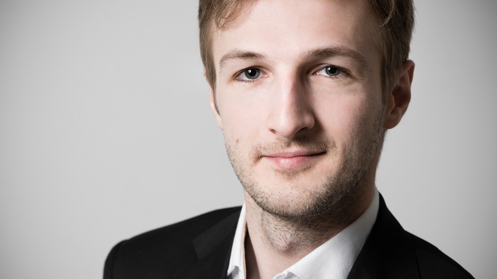 Director muzical al unei orchestre canadiene la doar 26 de ani ...