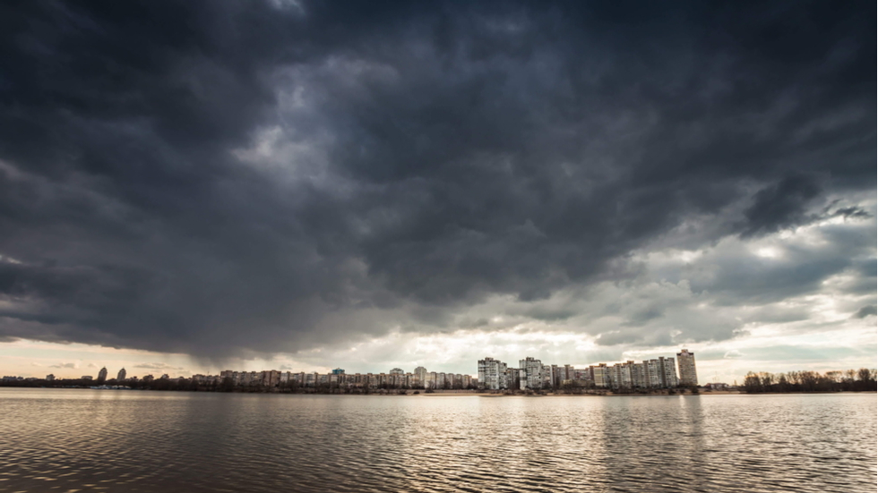 Furtuni cu grindină, în fiecare zi! Meteorologii au emis noi avertizări ...