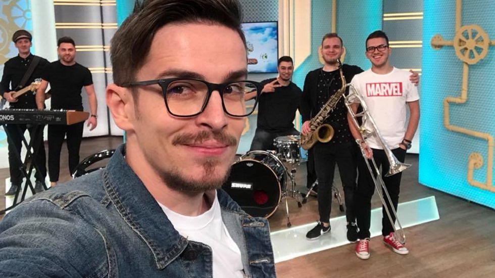 Andrei Leonte oferă o bere și o amandină pentru portofelul tatălui său ...