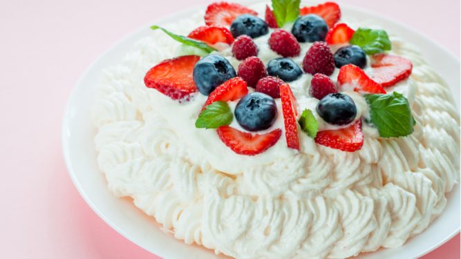 Cel mai bun desert pentru Sf. Ion - Tort de bezele | avantaje.ro