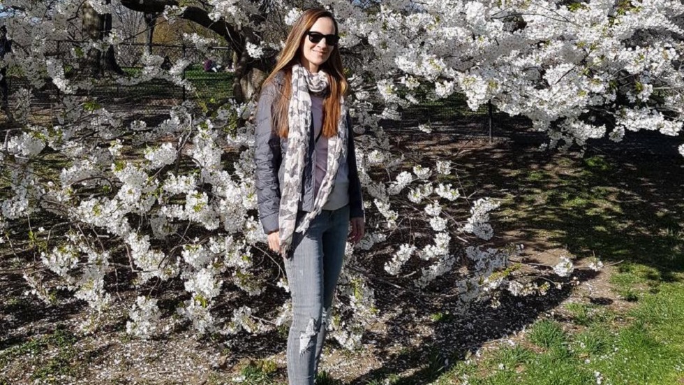 O însoțitoare de zbor a murit după 5 luni de luptă împotriva rujeolei