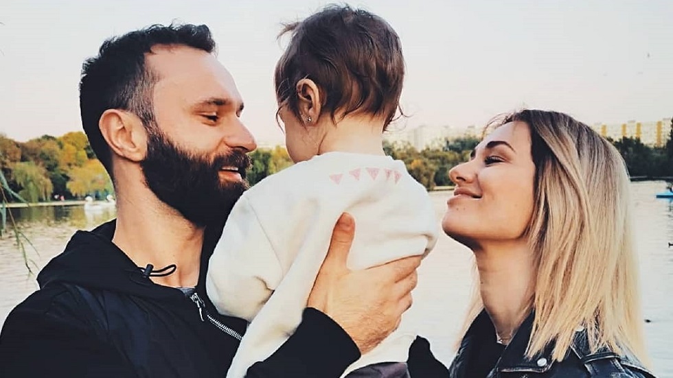 Primele imagini cu chipul fiicei lui Feli Donose. Nora Luna este superbă!