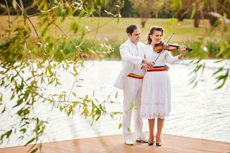 Lora, Liviu Teodorescu, Grigore Leșe și Floarea Calota, pe scenă ...