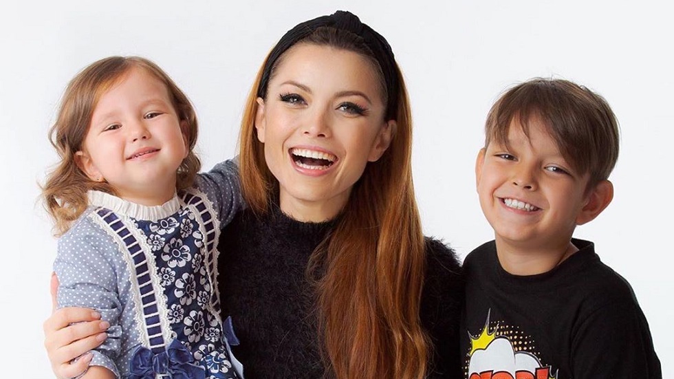 Elena Gheorghe, probleme cu cei mici: „Febre, frisoane,