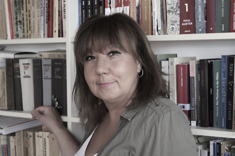 DOINA RUȘTI: „Am studii clasice și un bagaj de viață adunat pe la ...