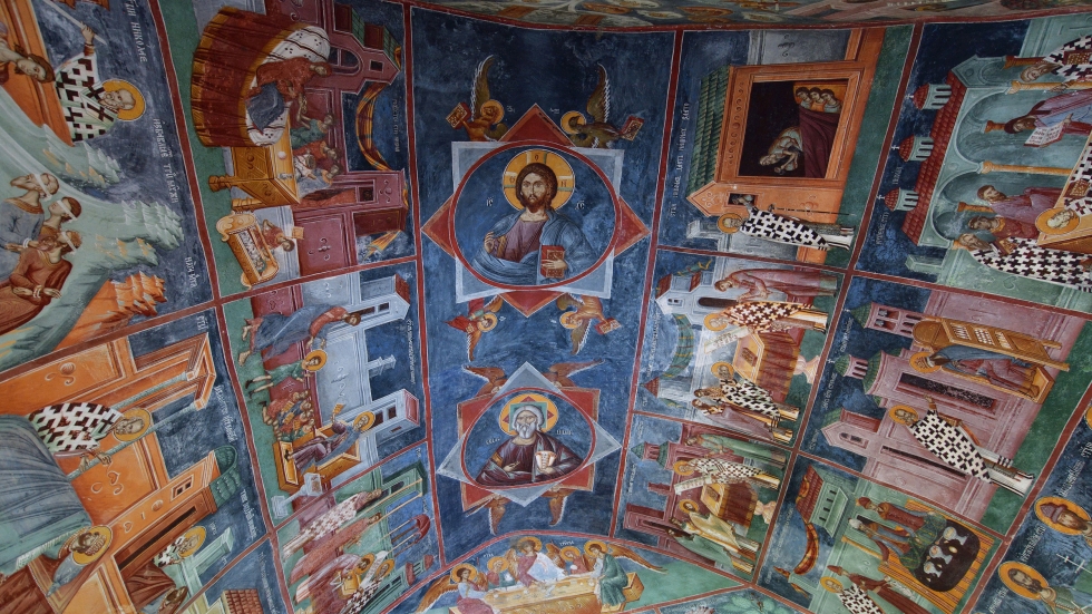 Pe 12 mai este sărbătoare cu cruce albastră. Ce înseamnă asta ...