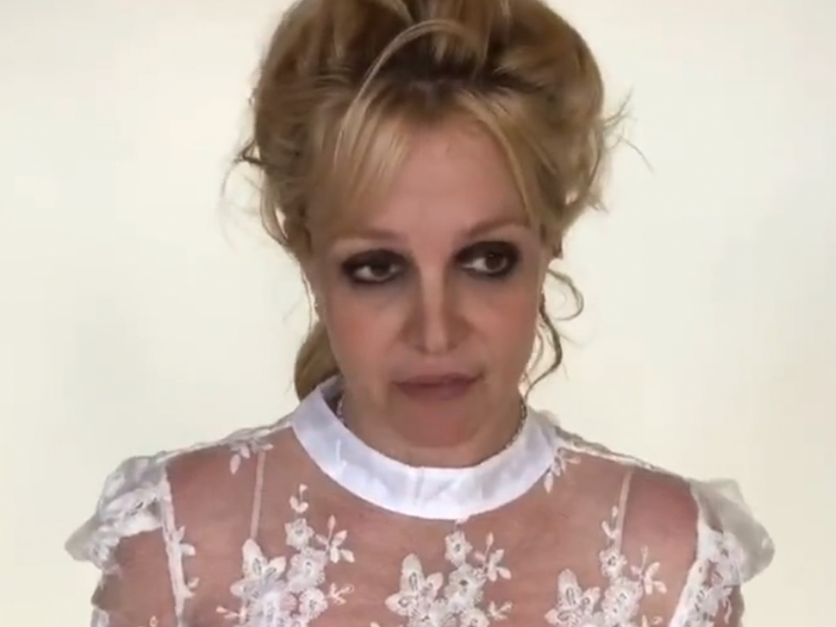 "M-am încuiat singură în baie!!! Ce-a fost și ce-a ajuns biata fată ...