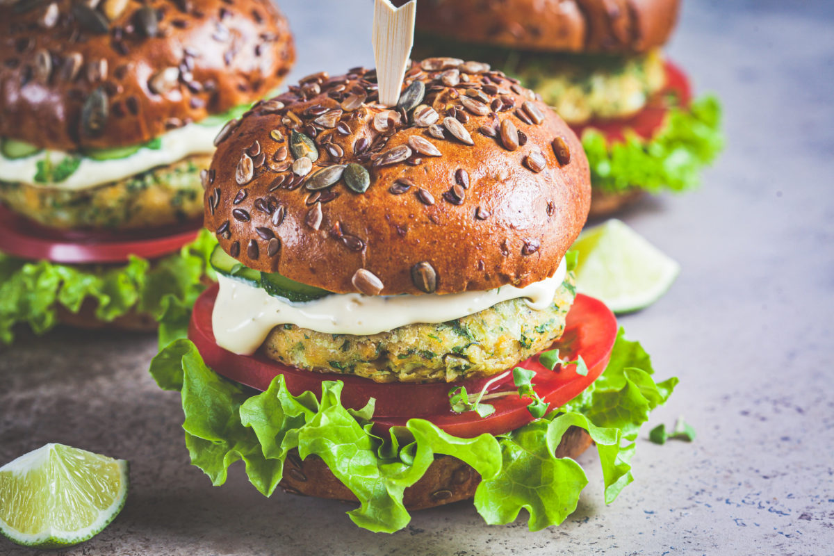 Burger vegetal. Cea mai simplă rețetă de burger vegetal