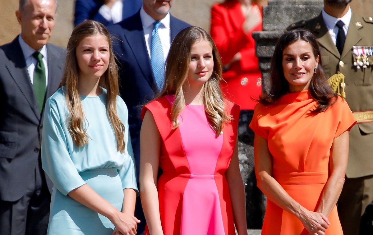 Regina Letizia a Spaniei și prințesa Leonor, fiica ei, au îmbrăcat ...