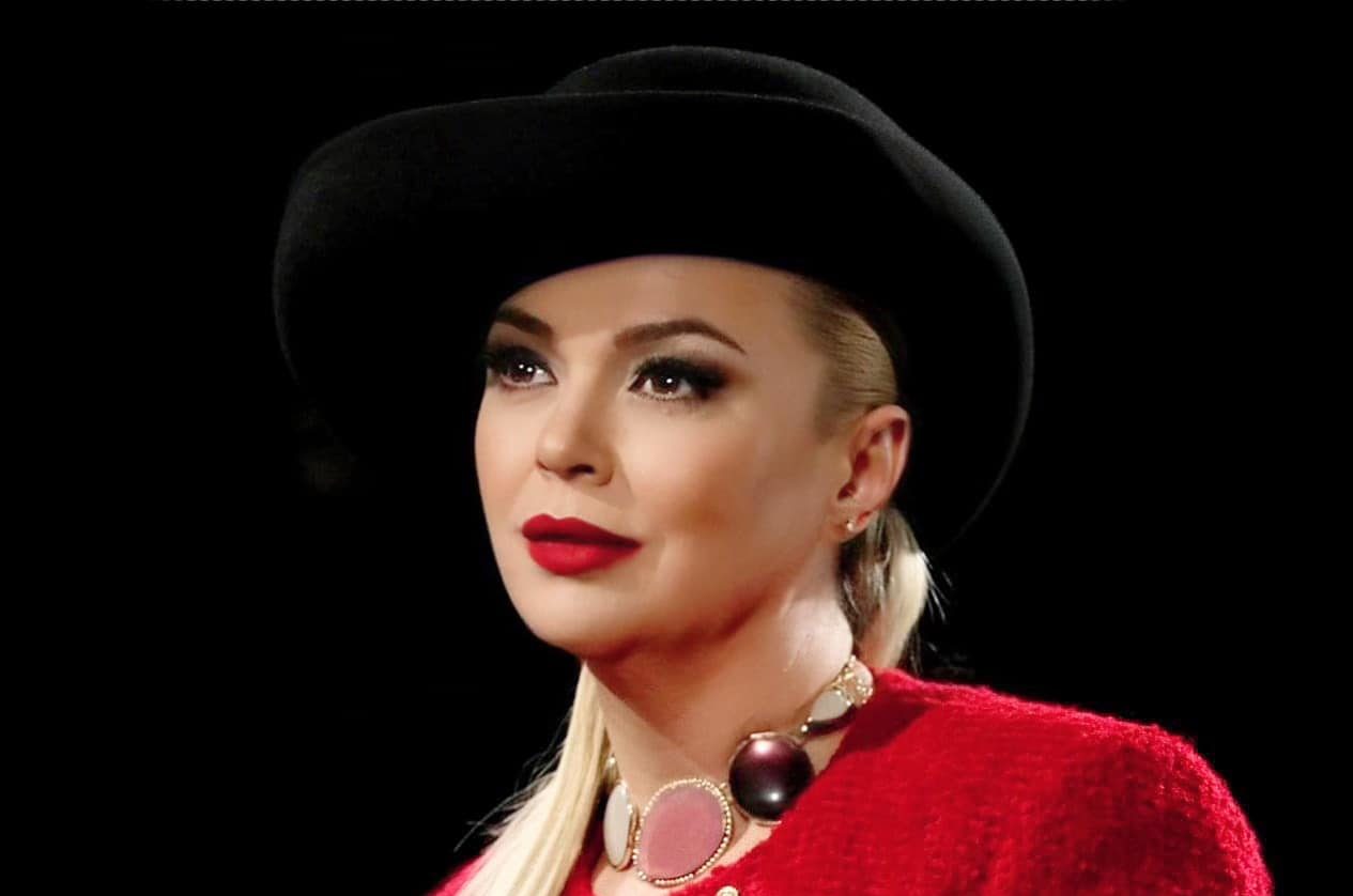 Prima fotografie cu fetița adoptată de Crina Matei. Actrița a și ...