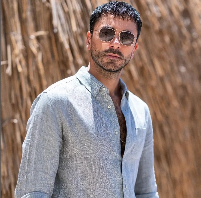 Gokhan Alkan, actorul din „Inimă rănită”, trăiește o poveste similară ...