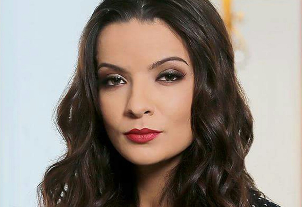 Anca Dinicu, apariție spectaculoasă la premiera „Teambuilding”