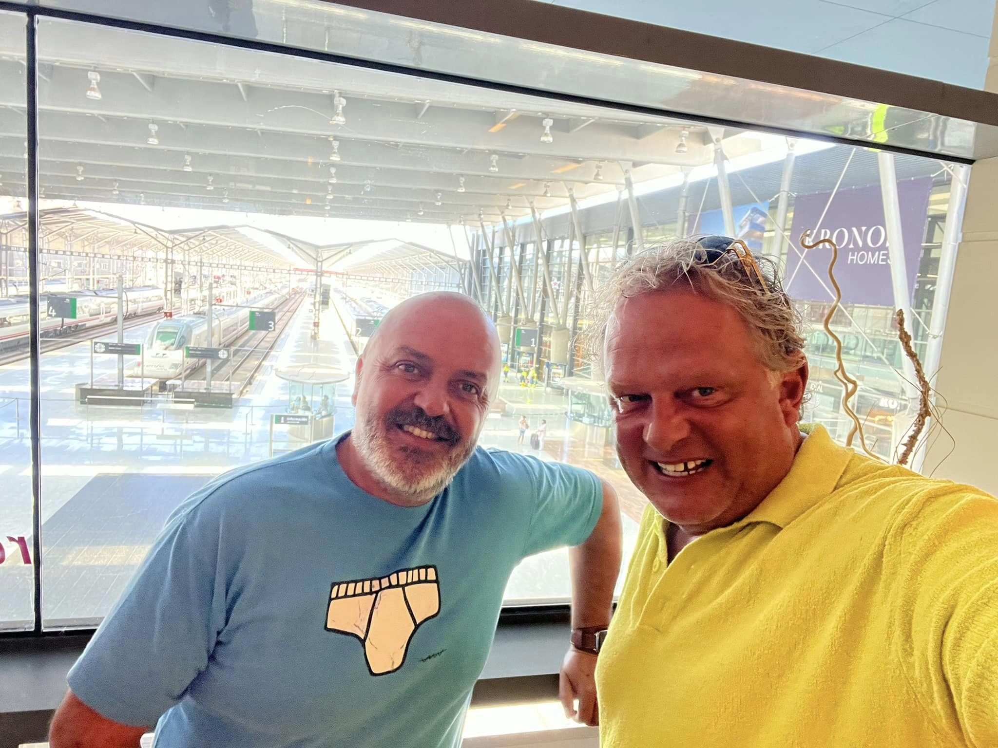 Ce probleme au întâmpinat Leonard Miron și iubitul Miguel după 22 de ...