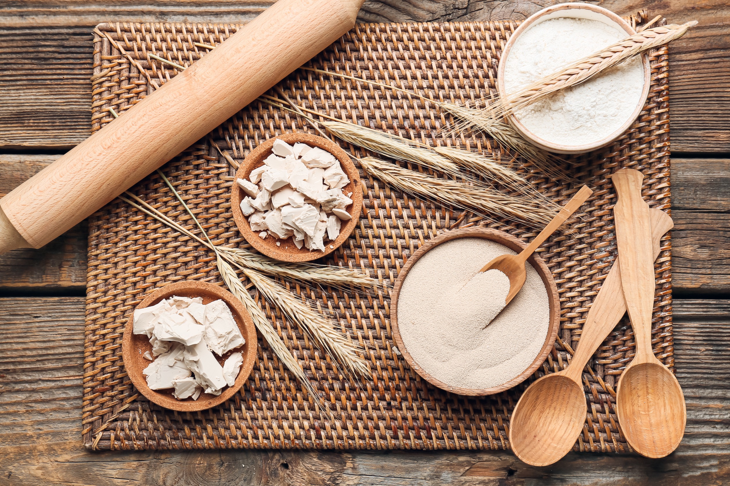 Drojdie uscată și drojdie instant. Care este mai bună?