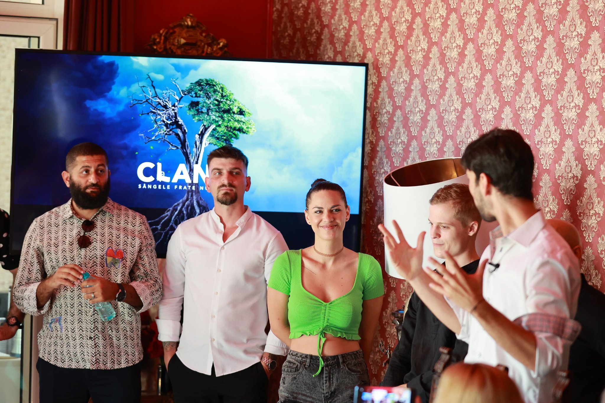 Ultimele episoade din serialul „Clanul”, sezonul 1: „Se trăiește la ...