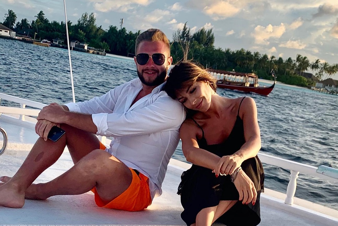 Andrei Neacșu a postat imagini cu o domnișoară misterioasă