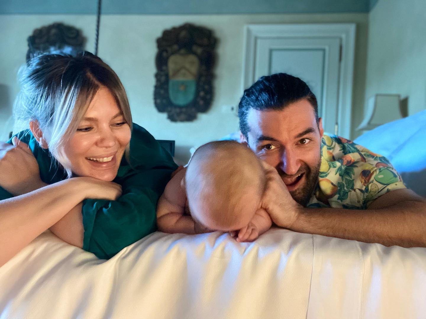 Smiley s-a întors de urgență în România. Gina Pistol și fiica ei au ...