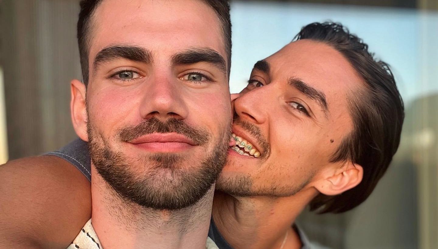 Emil Rengle își dorește un copil cu iubitul, fost concurent la Vocea ...