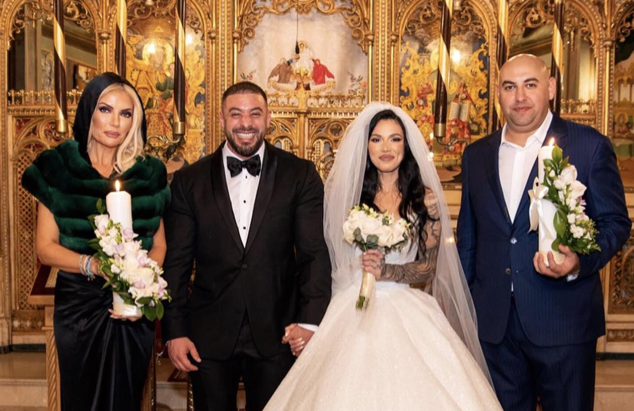 Cine sunt nașii de cununie ai Roxanei Vancea. Nașa ocupă o funcție ...