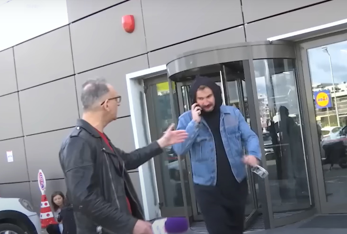 Ce a declarat reporterul care a fost lovit și scuipat de Alex Dobrescu ...