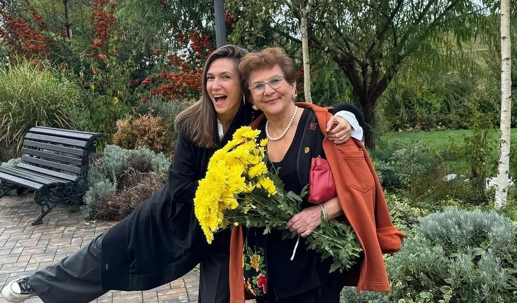 Mama Adelei Popescu, sărbătorită de toată familia la un conac de lux ...