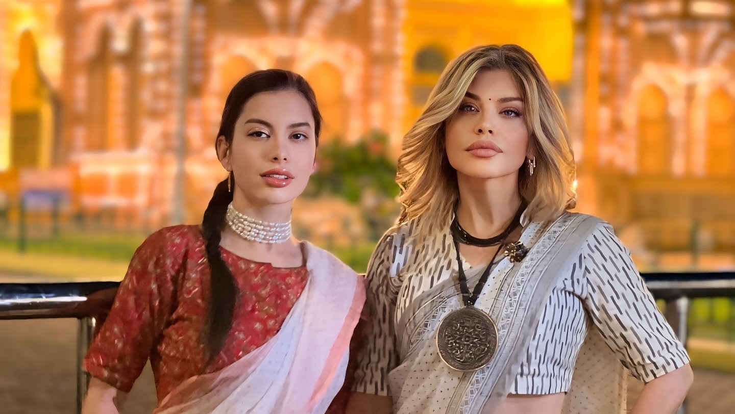 Ținutele purtate de Loredana Groza și fiica, la premiera filmului „Mentorii”, au atras toate ...