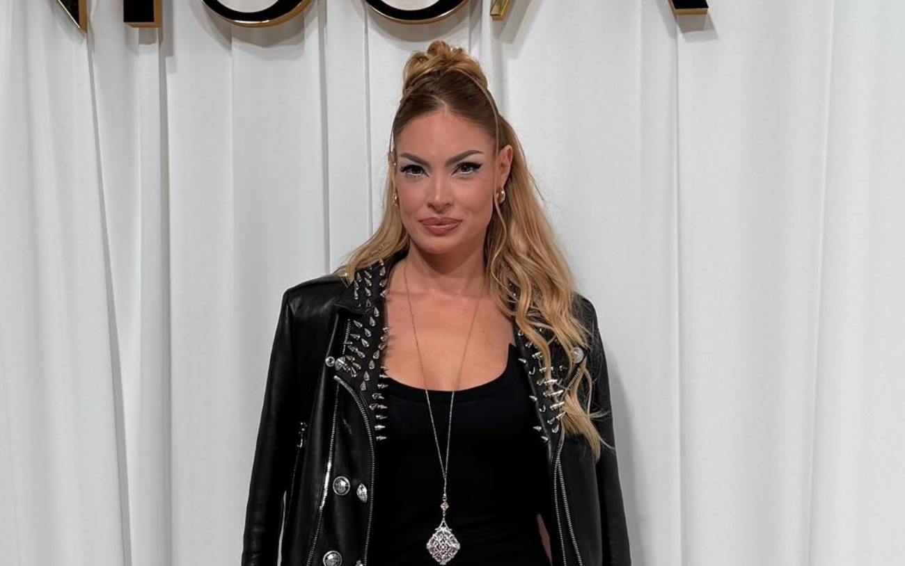 Valentina Pelinel, îmbrăcată în cea mai scurtă pereche de pantaloni ...