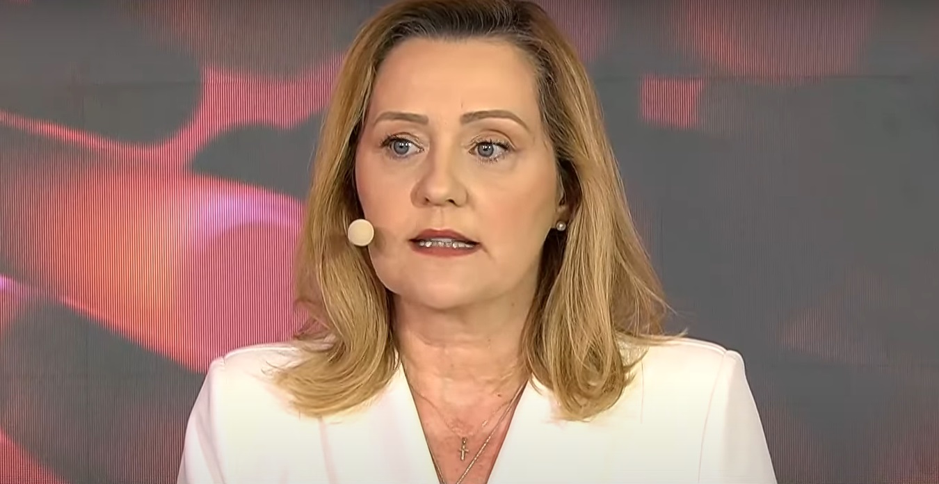 Elena Lasconi, îmbrăcată într-o rochie de la Andreea Raicu la ...