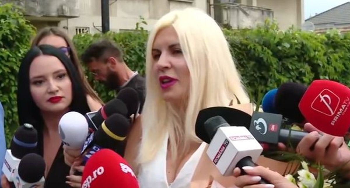 Elena Udrea a ieșit din închisoare ca o divă, după 1478 de zile: "Îi mulțumesc fetiței mele că a ...