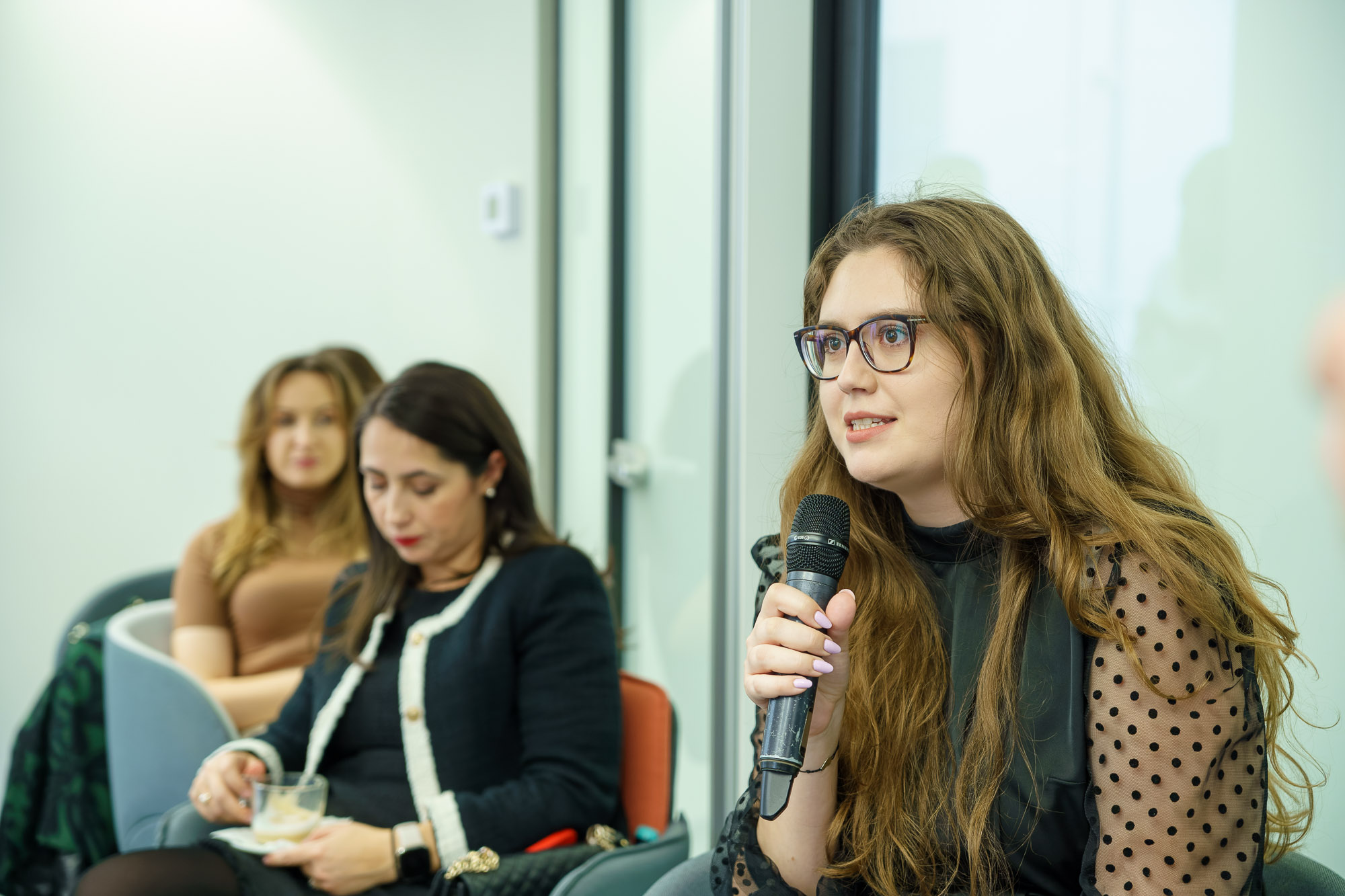 CRISTINA PREDA, studentă: „Împarte-ți bugetul în categorii, acordă ...